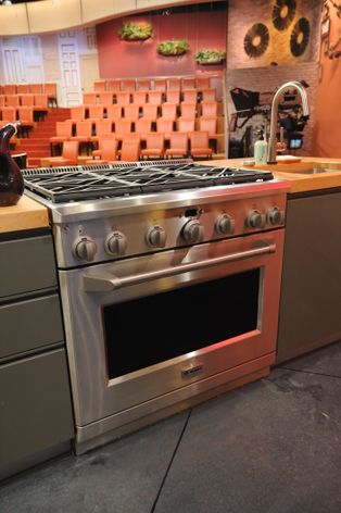 RACHAEL RAY GE Monogram® Range | GE Appliances