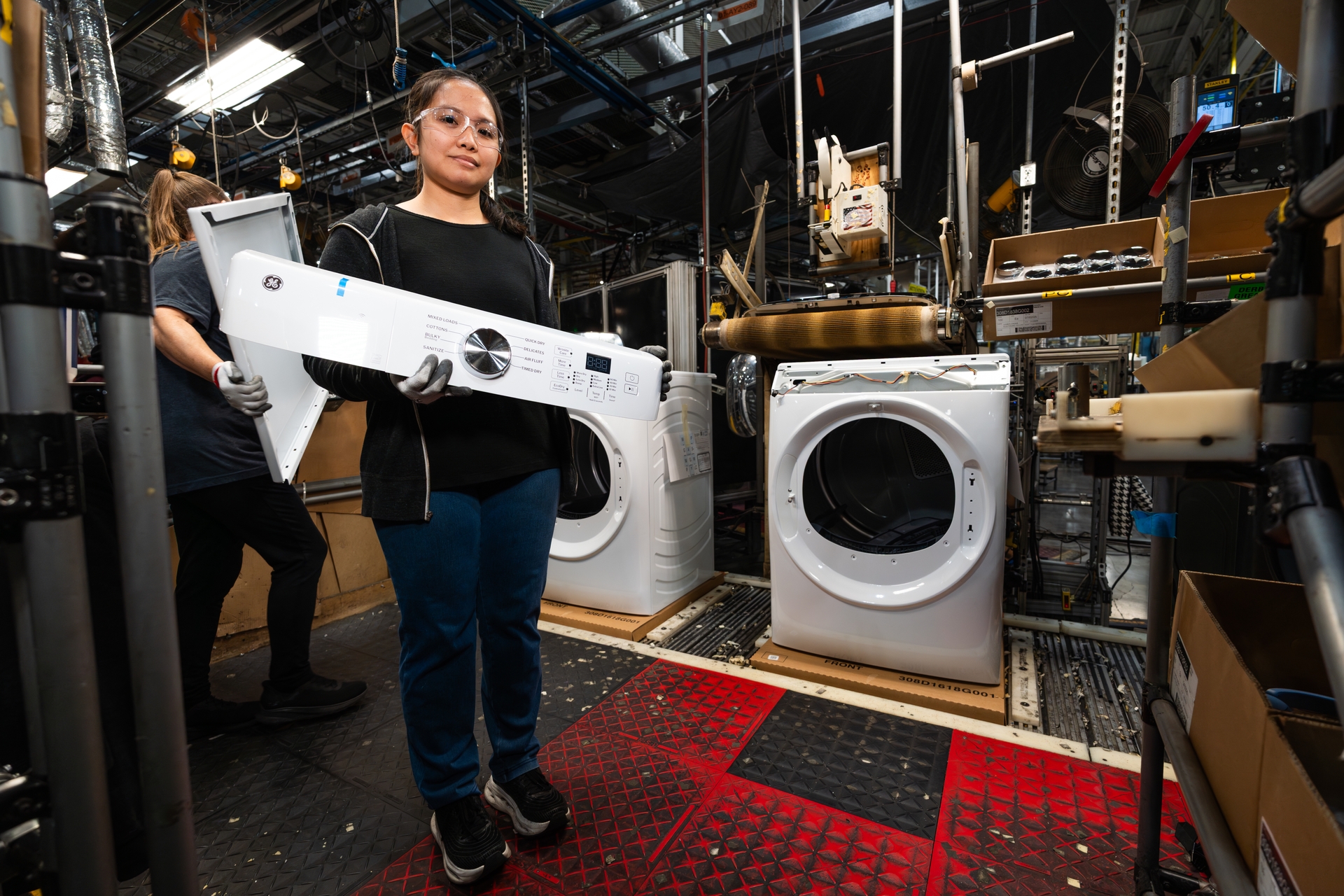 GE Appliances production team member Nydalyn Hazelip prepares to ...