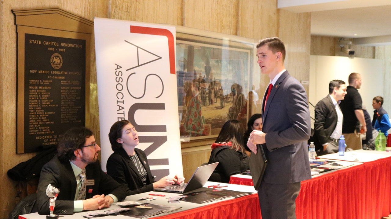 The pack ascends to the Roundhouse for UNM Day | UNM UCAM Newsroom