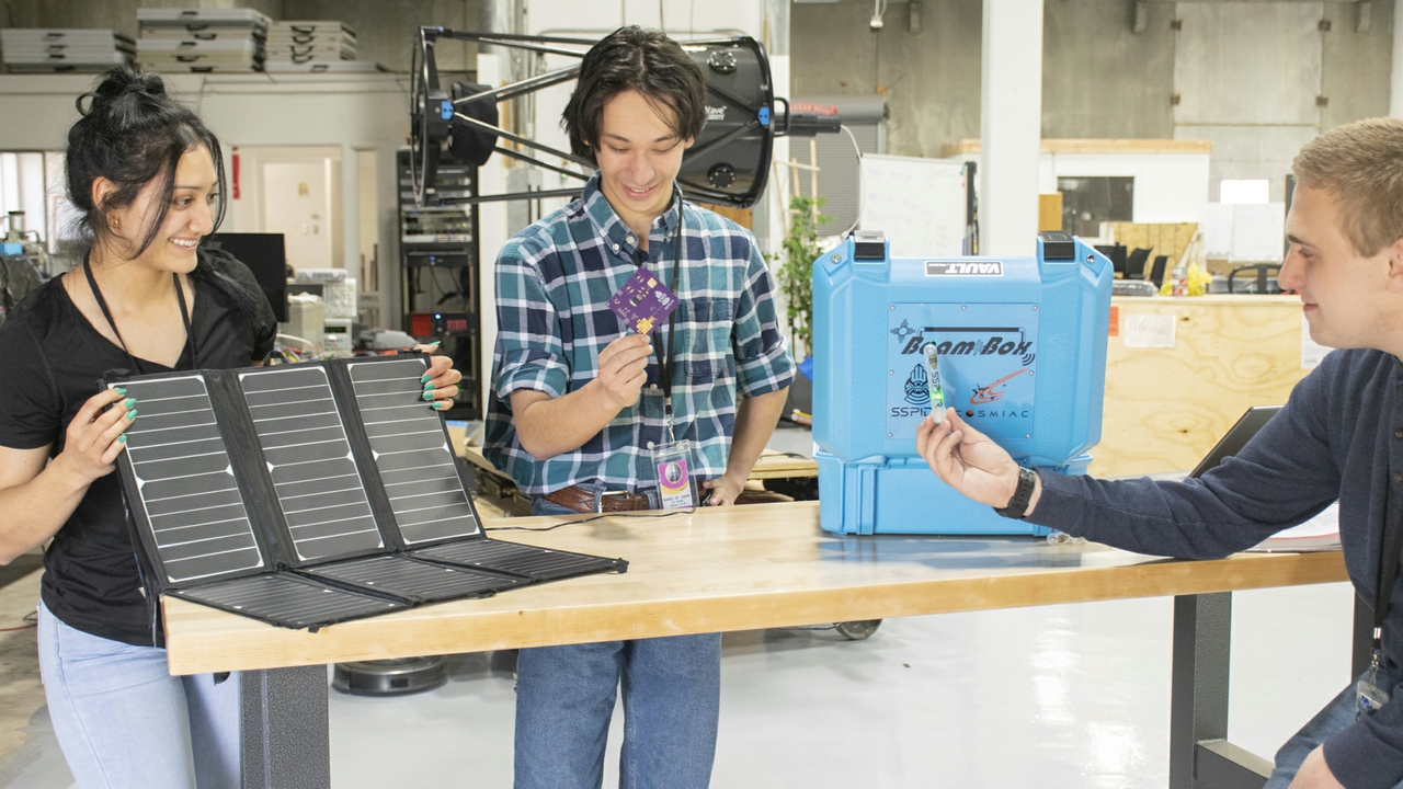 Pocket-sized antenna spurs a successful STEM outreach effort at COSMIAC ...