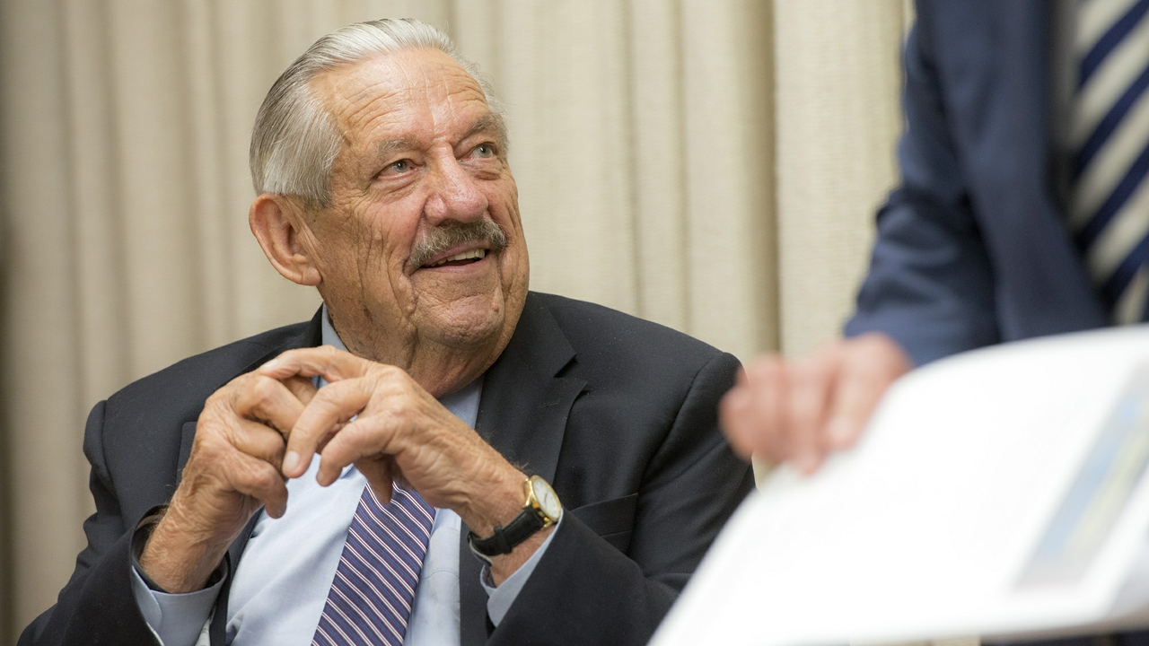 UNM professor emeritus, former U.S. Senator Fred Harris dies | UNM UCAM ...
