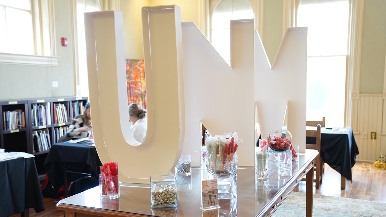 Caps, connections and career prep: UNM’s Senior Send-Off celebrated ...