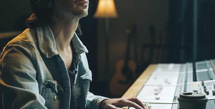 AKG Announces New K361-BT and K371-BT Professional Studio Headphones with Bluetooth at the 2020 ...