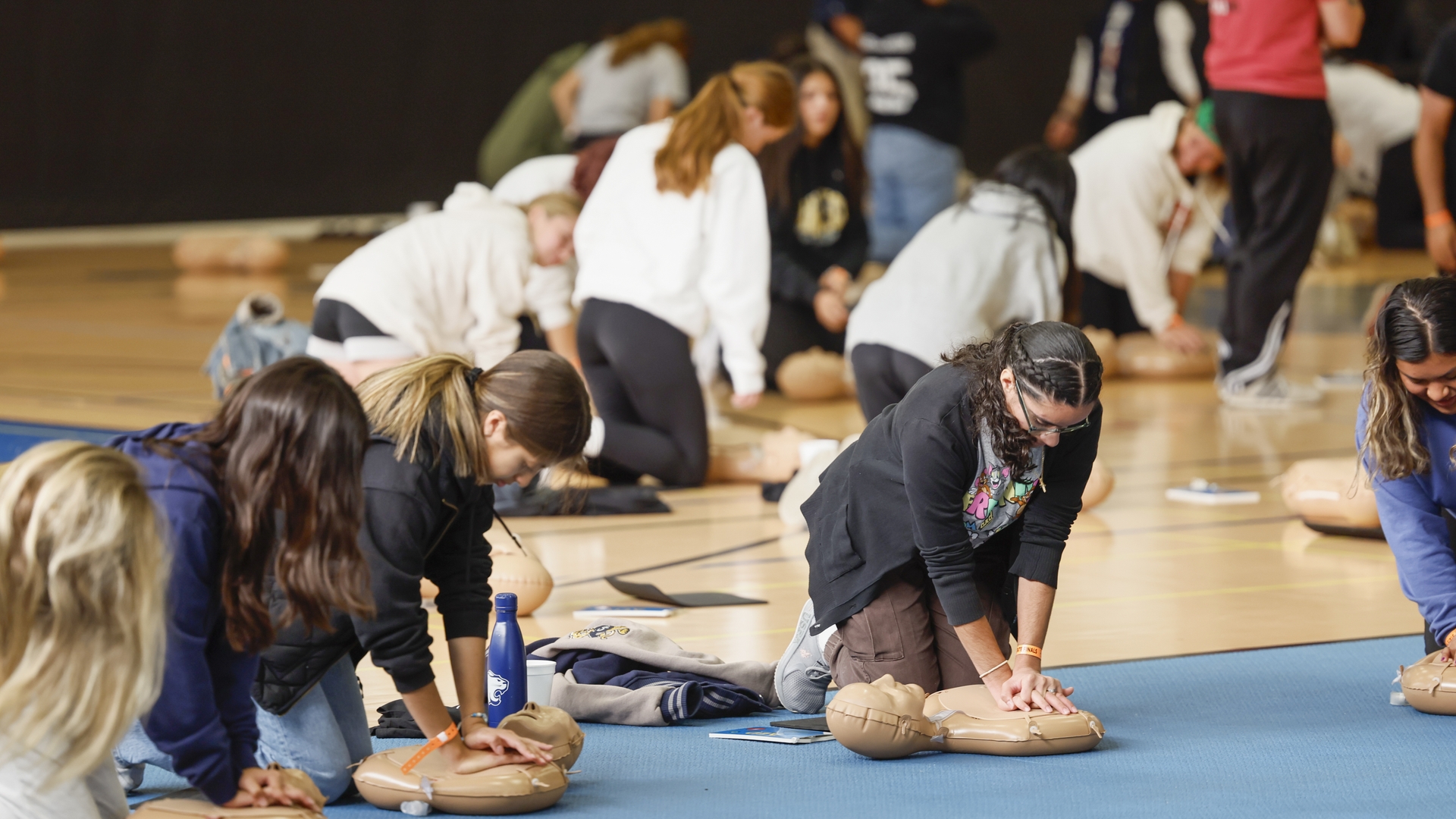 NewMediaWire | NFL's Bears add lifesavers to the chain of survival in ...