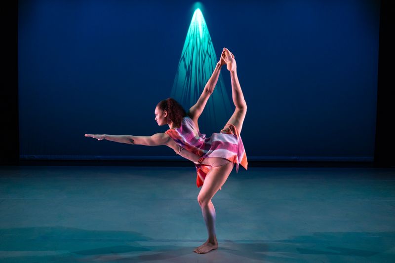 Divining (solo excerpt) | Ailey Pressroom