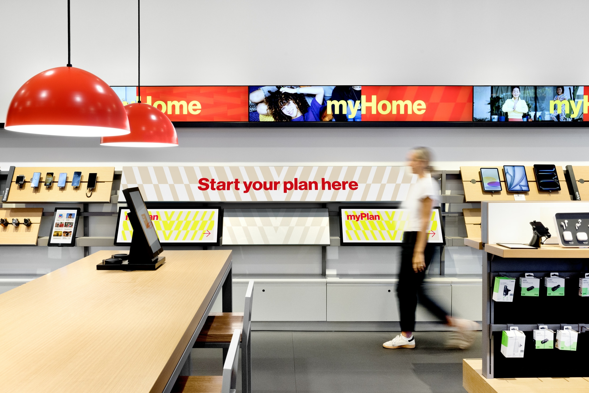 Verizon Retail Store Inside | Verizon Media Resources