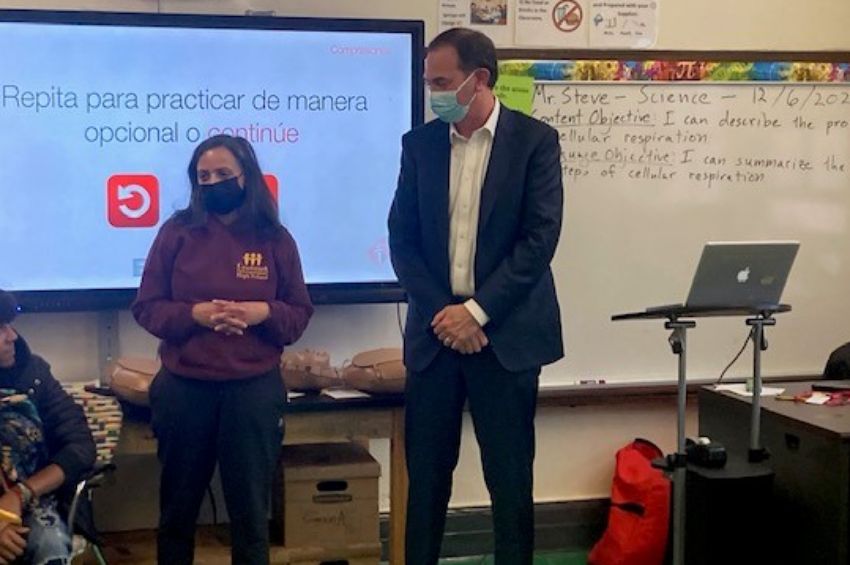 Photo | Ms. Milagros Figueroa and David Potack lead Hands-Only CPR ...