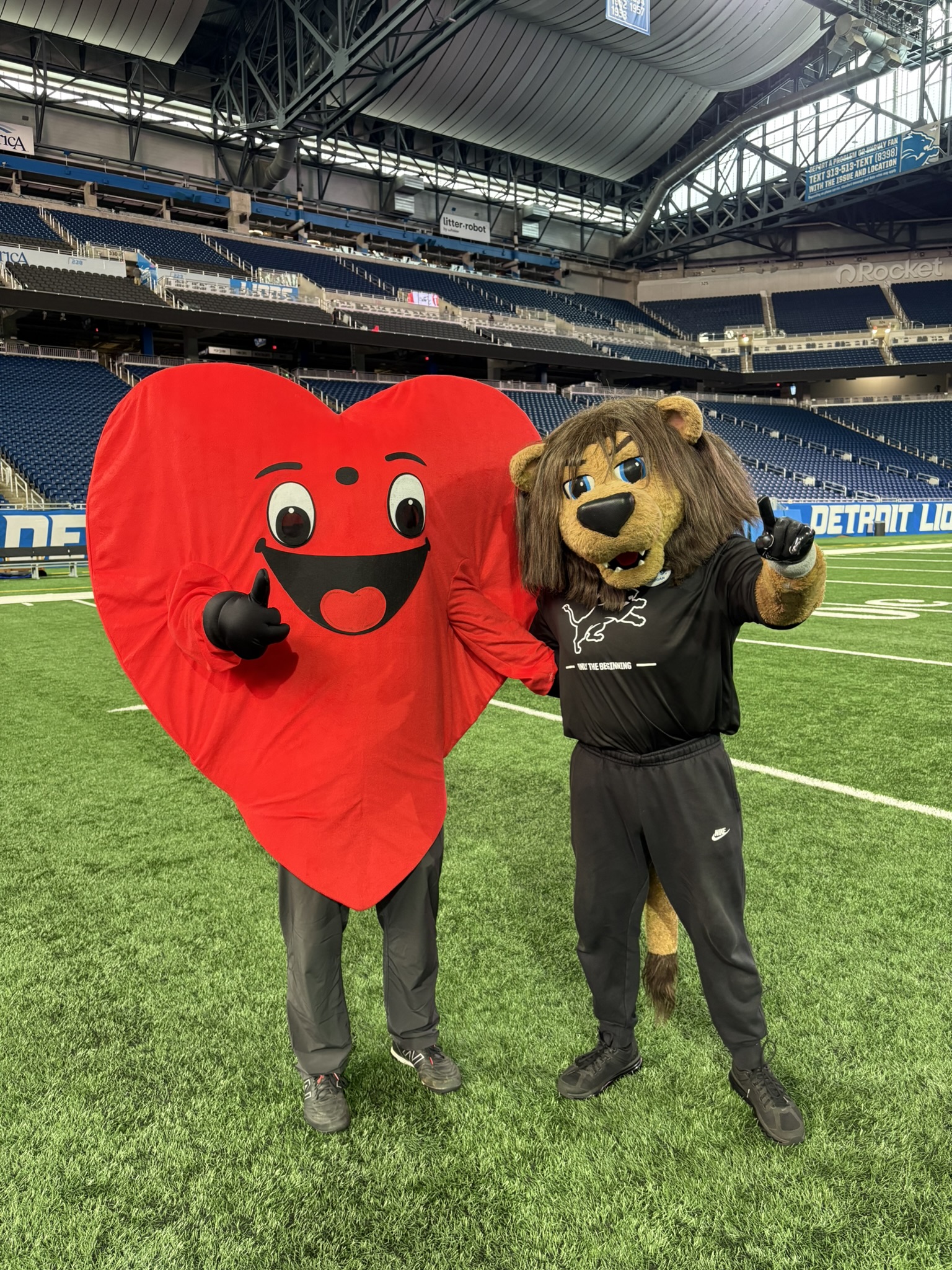 Stovky lidí se učí dovednosti RCP v Ford Field | Midar