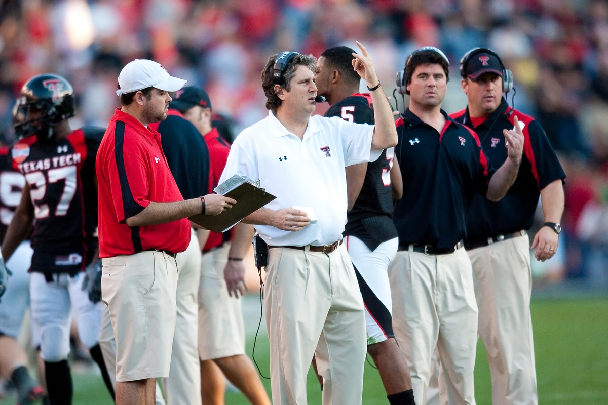 Mike Leach honored with Paul “Bear” Bryant Heart of a Champion Award ...