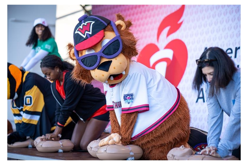 Photo | Pgh Heart Walk volunteers showing HOCPR | American Heart ...